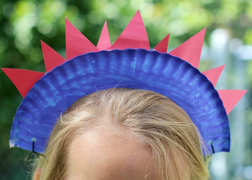 4th of July Craft: Paper Plate Crowns | Make and Takes
