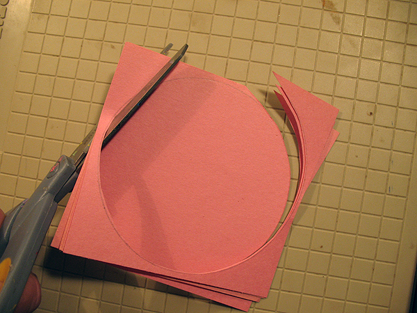 Twirling Paper Ladybugs | Make and Takes